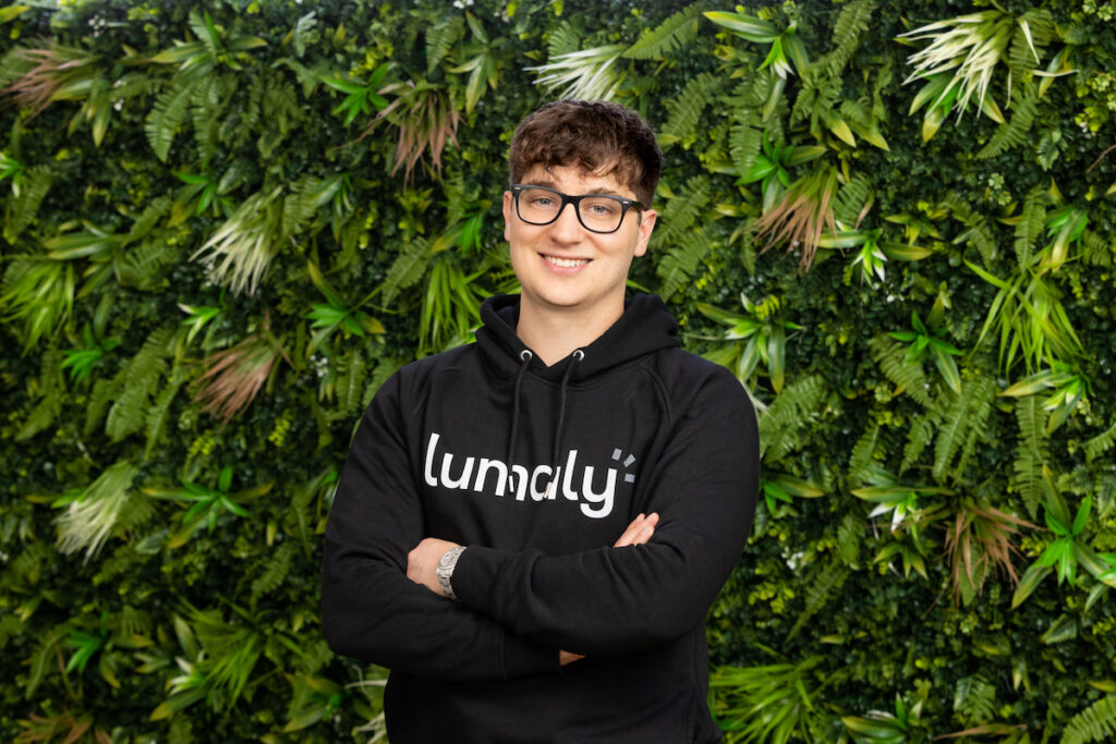 Lumaly All-around digital Shopping Assistant- 1-Click-Check-out